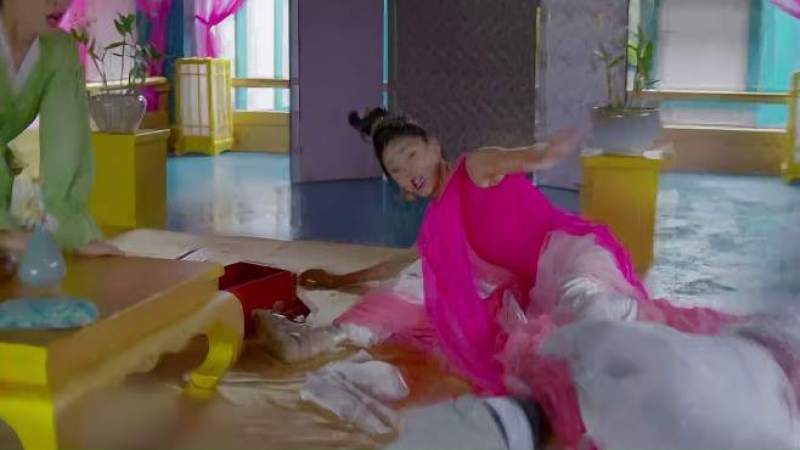 太子妃:娘娘知道怀孕后,直接气到崩溃,追着太医暴打解气