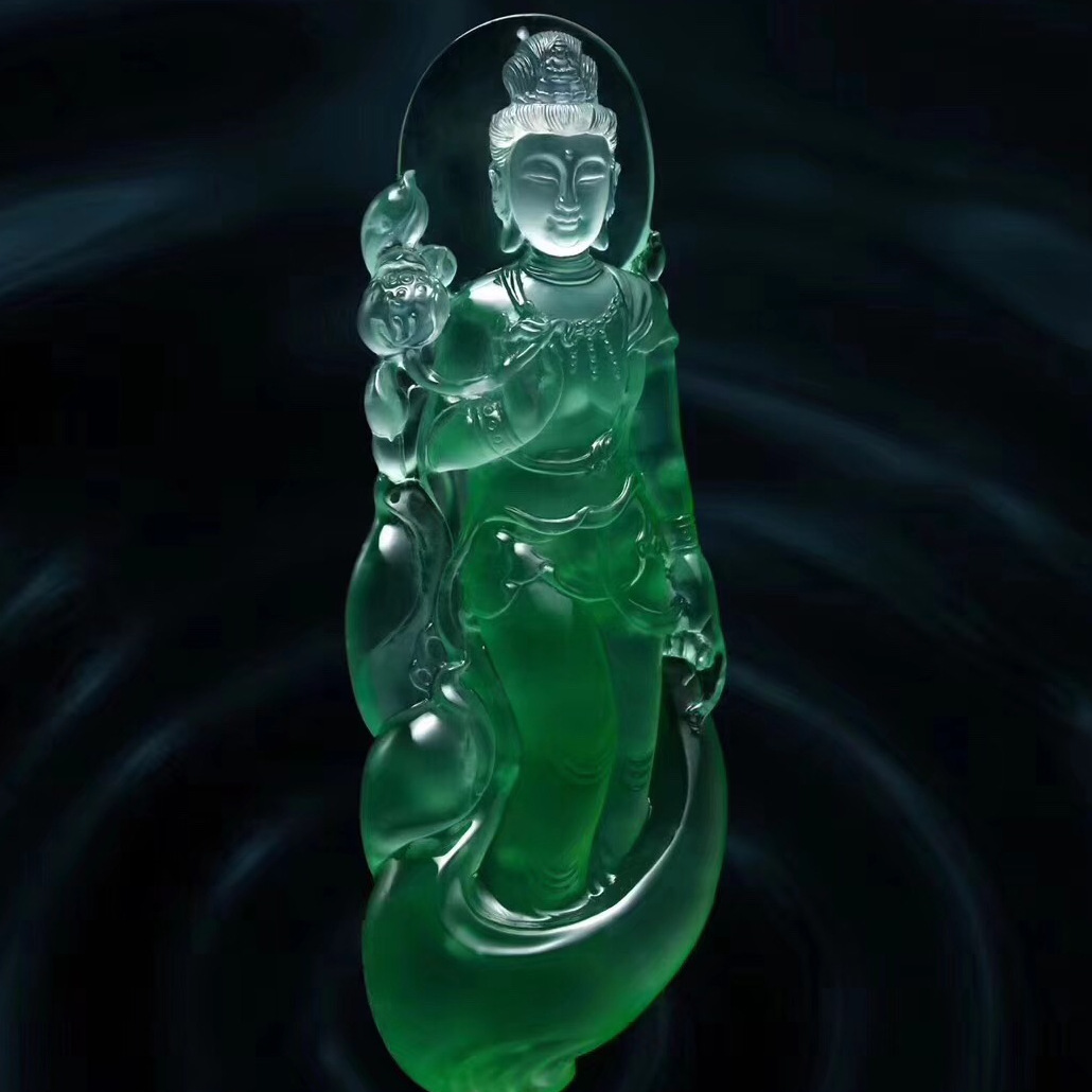 翡翠雕刻师是也 