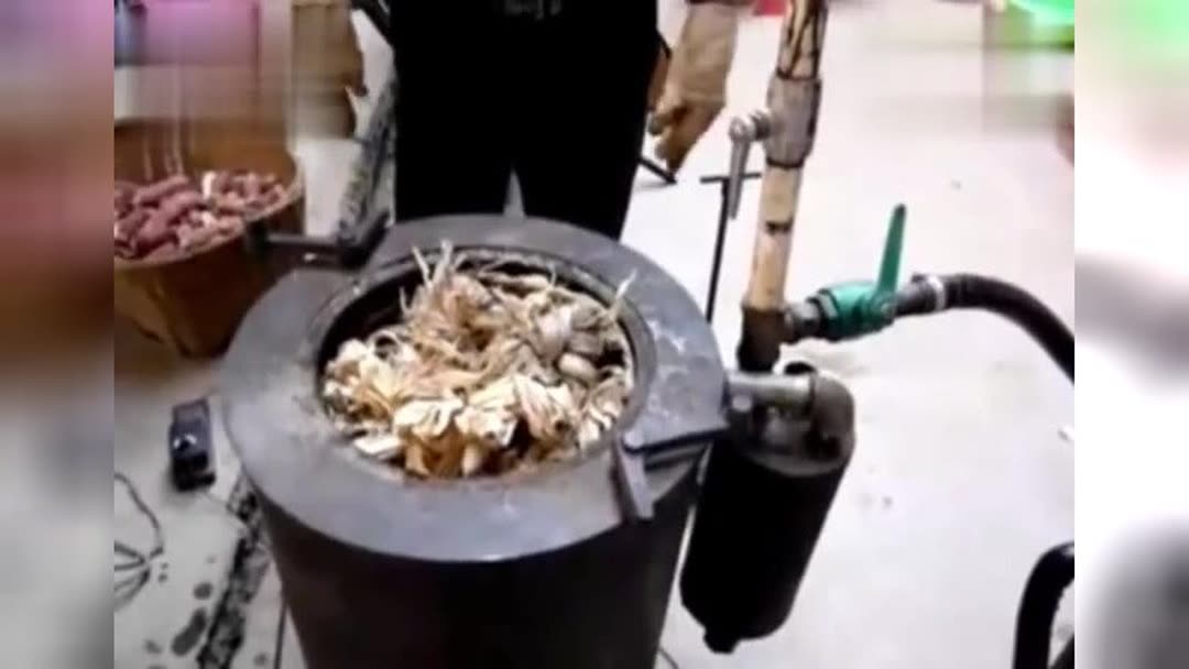 家用省柴生物质气化炉加料过程