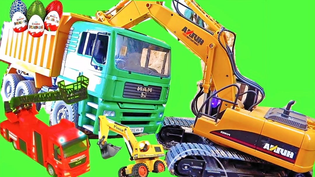 小型挖掘机瞬间变身成大型挖机,挖土工作表演