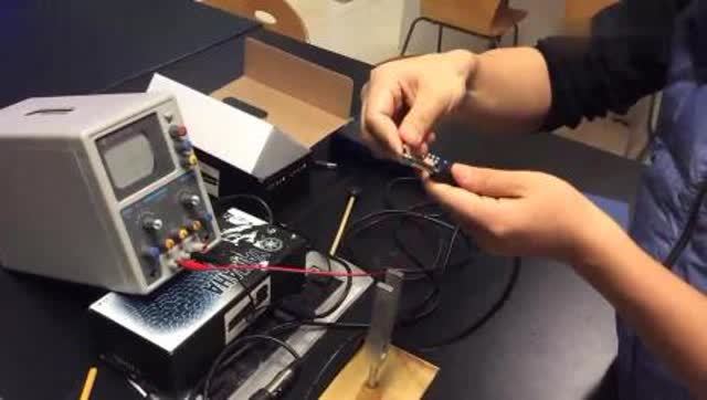 示波器显示麦克输入的声音波形