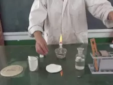经开一中化学实验B2给试管内液体加热
