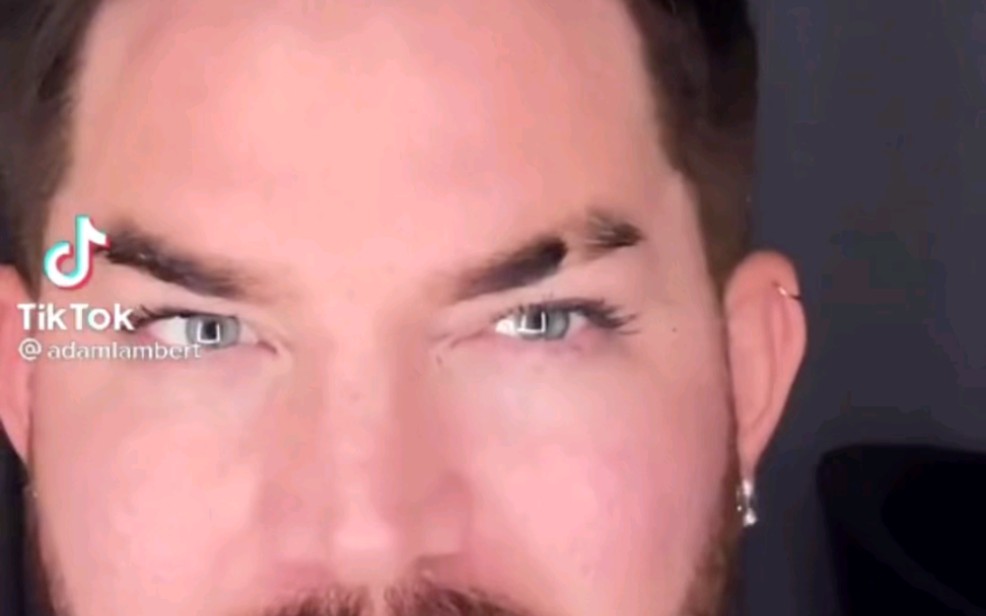 【英字】Adam Lambert Holiday Glam美妆教程