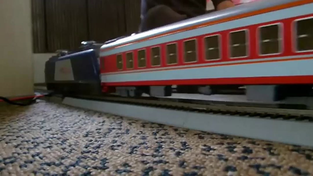 酷!高仿真玩具火车模型