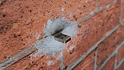 国外街头出现神秘USB接口,很多人都在寻找,到底是干什么用的