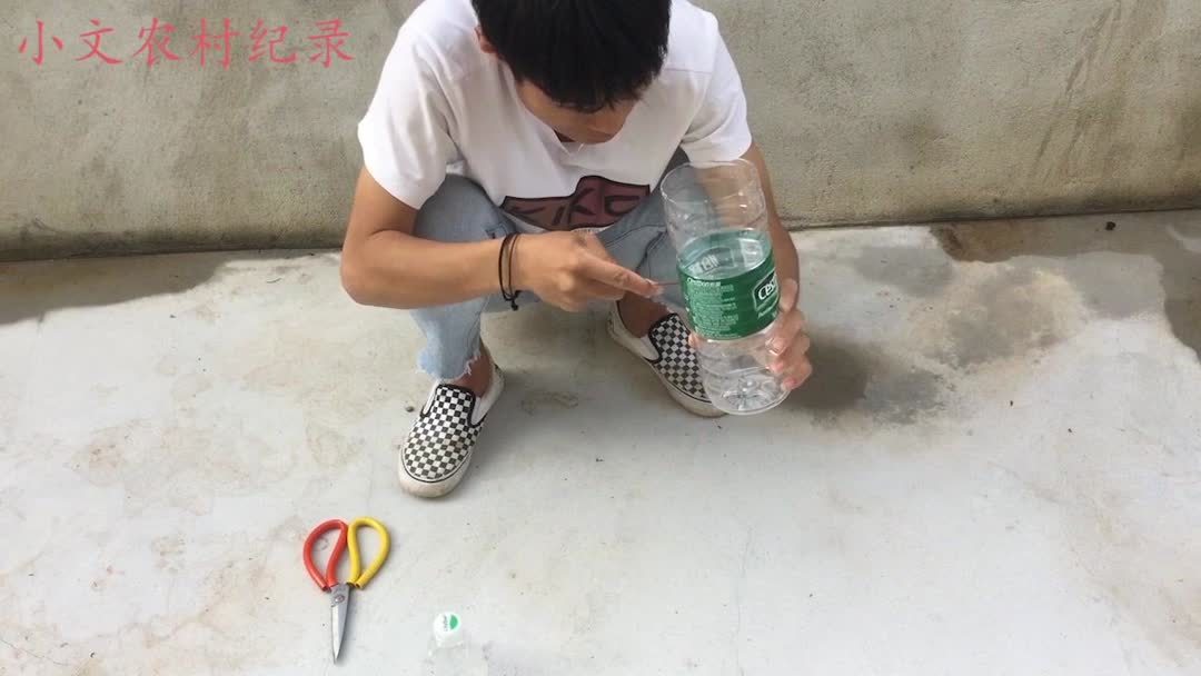 农村小伙在家自制捕鼠神器,简单又实用一捕一个准!