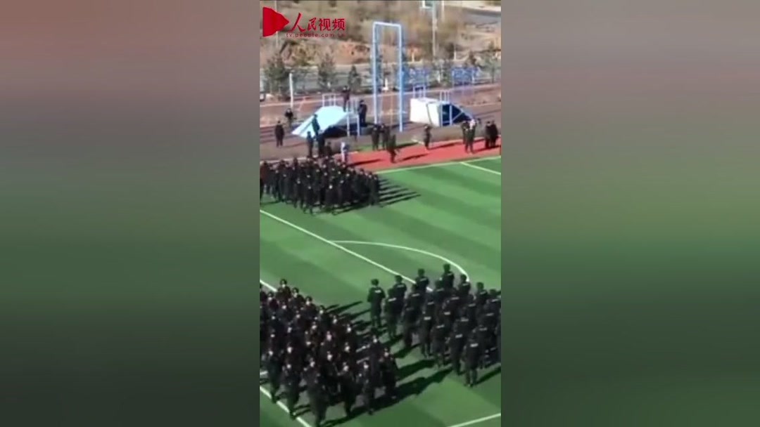 公安特警实战演练,直升机速降、攀登突破齐上阵,为冬训的特警们点赞!...