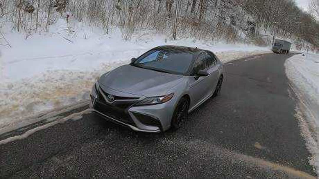 第一视角试驾2021款丰田凯美瑞Hybrid,开车上路后买不买做个参考