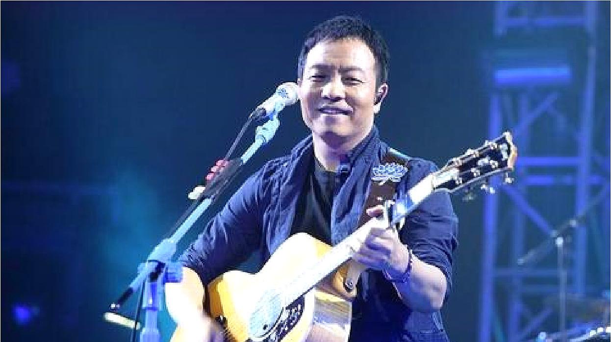 许巍现场演唱《曾经的你》,沧桑嗓音一开口,瞬间燃爆全场