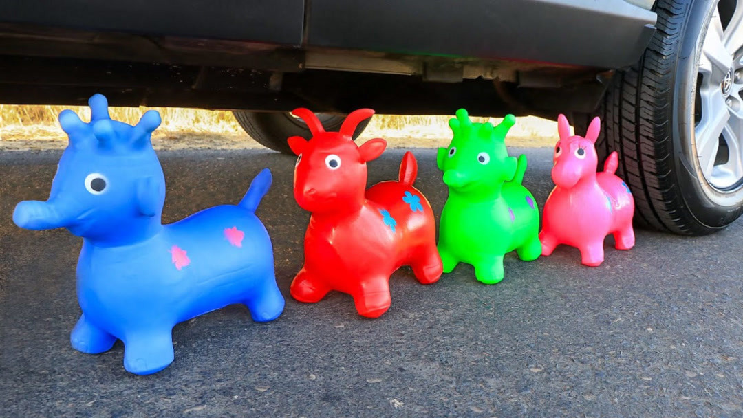 挑战实验室:实验车VS充气玩具,排排坐的小马太萌啦!