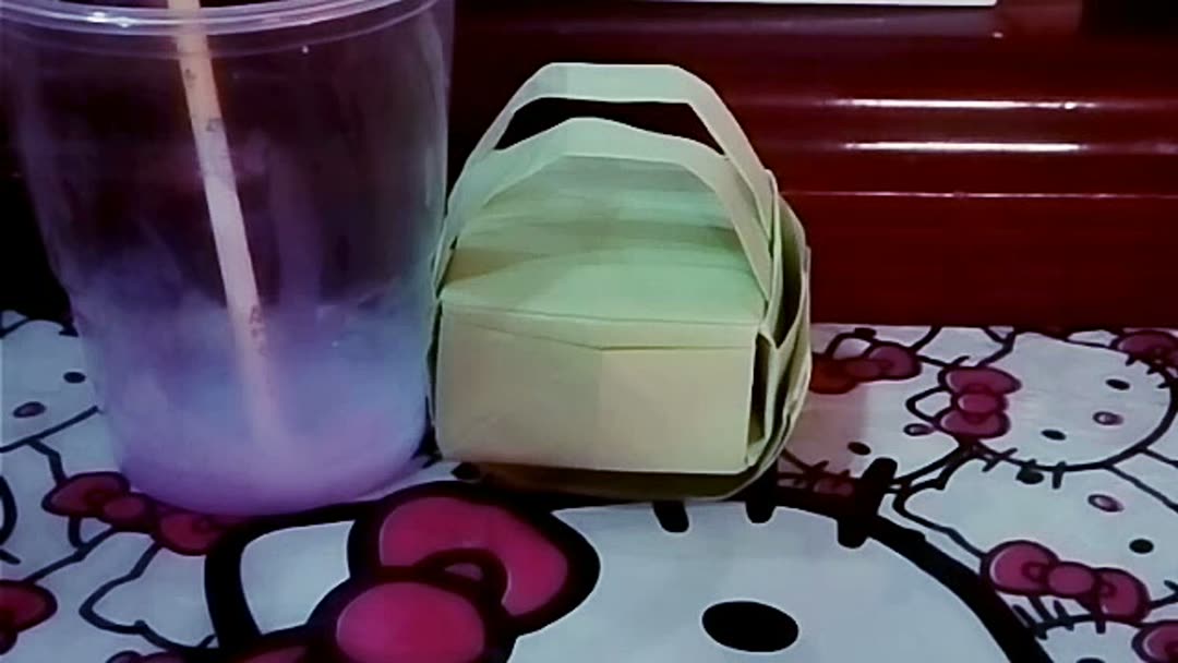 不用胶水、硼砂、小苏打做的水晶泥,只有两种材料哦!