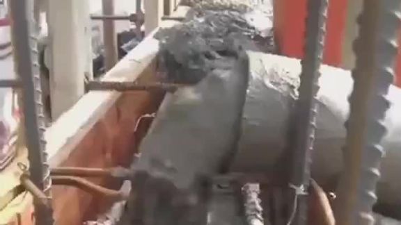 二次构造柱混凝土浇筑楼层输送泵!