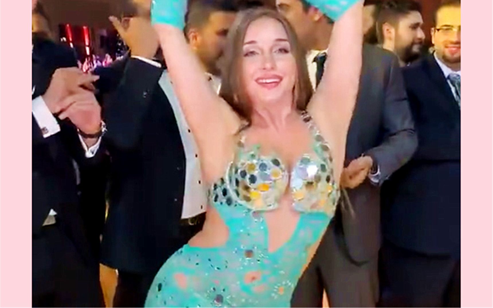 蛇舞S超嗨!婀娜多姿的肚皮舞美人 - Anastasia Biserova