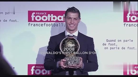 那年C罗首次获得欧冠冠军,也首次拿下了金球奖,登顶了世界之巅