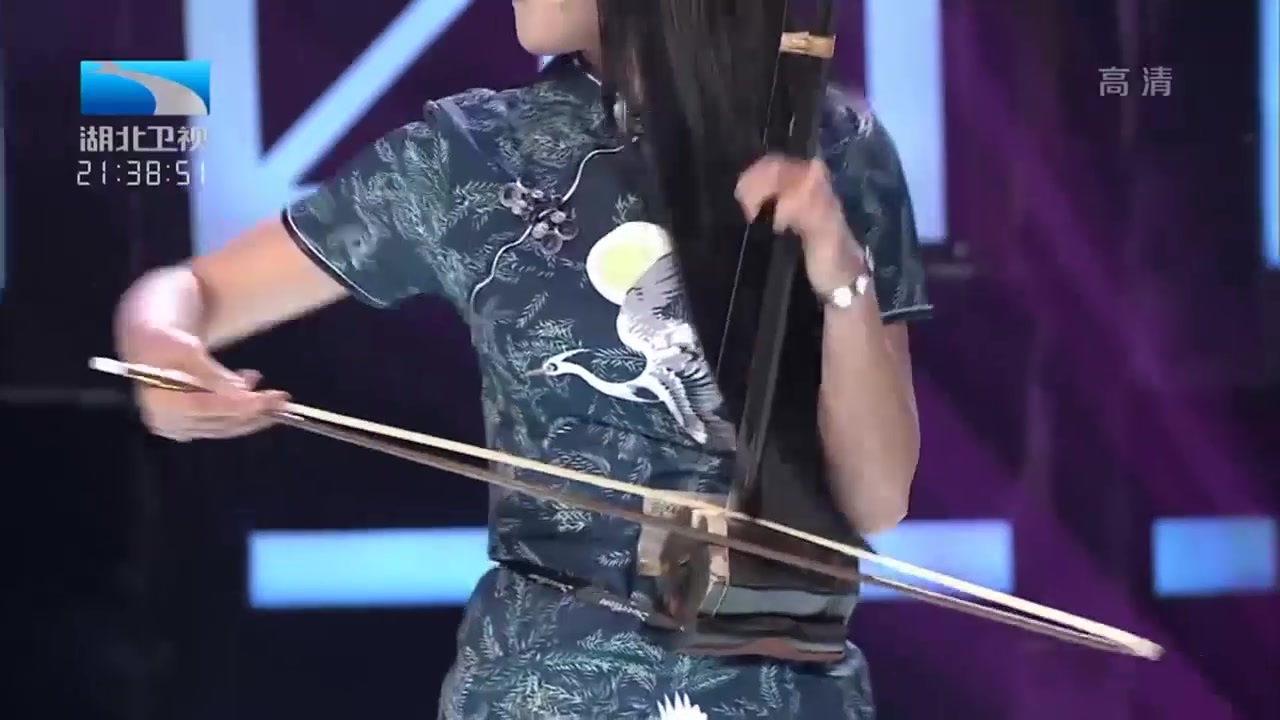 旗袍美女拉二胡,现场演奏千本樱,真是令人振奋丨奇妙的汉字