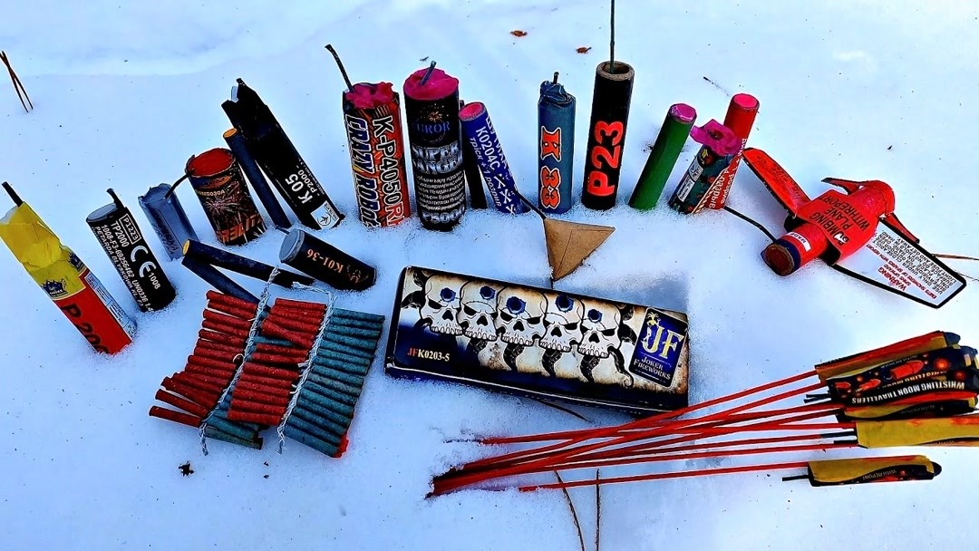 雪中的炸弹,爆炸鞭炮吹口哨,蝴蝶,大型鞭炮,机枪带