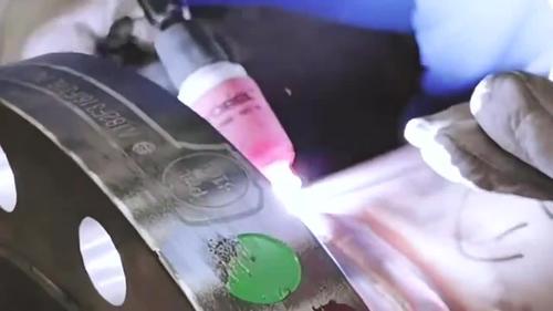 不锈钢管道焊接,师傅这波操作很溜,技术不错!