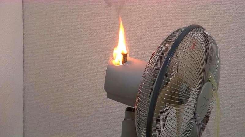 家用电器内部老化引起火灾,这个短片记录了其过程