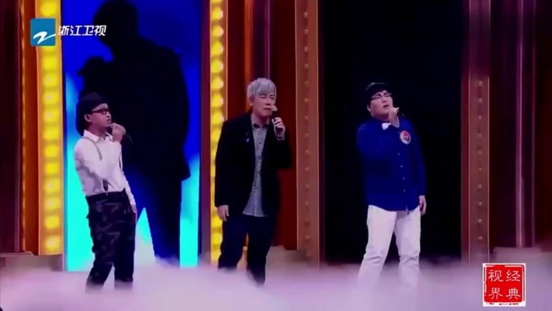 模仿张宇声音这么像确实不易“3位”张宇现场一曲《月亮惹的祸》