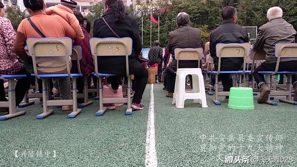 安岳县委宣传部等部门联合主办贯彻党的十九大精神文艺巡演活动。