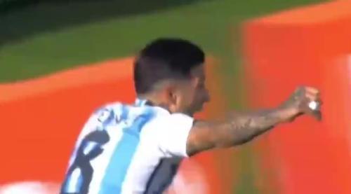 梅西新身份是技术助理阿根廷vs玻利维亚,梅西未进入名单但在替补席与...