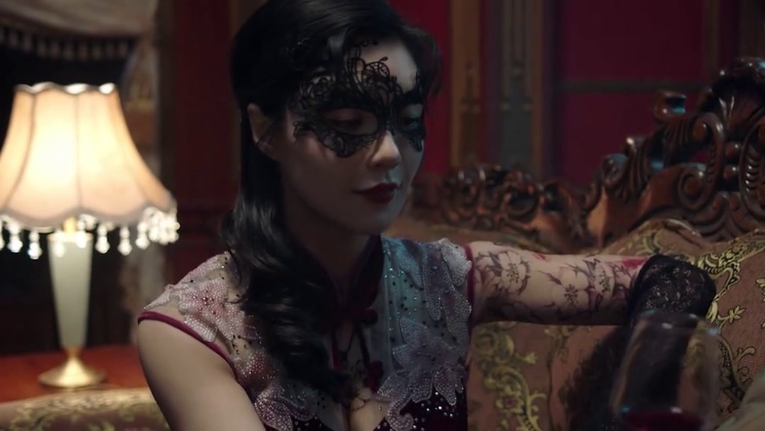 《乱世芳华》美女穿高跟鞋打架帅炸