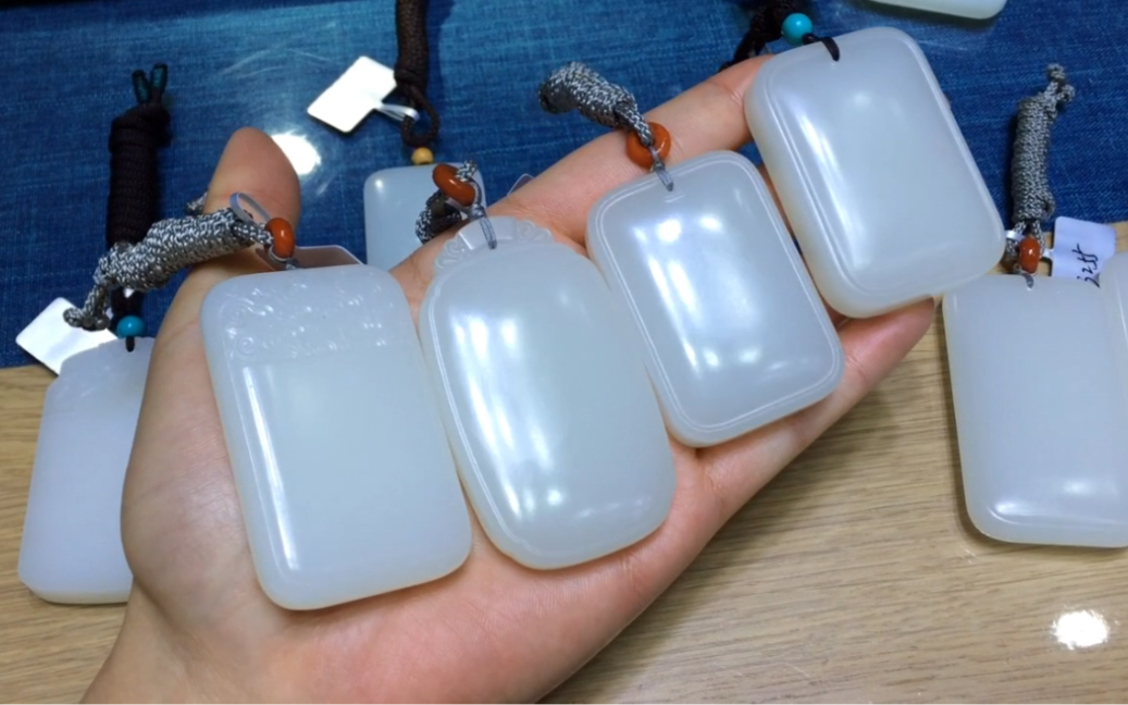 新疆和田玉无事牌里,十年前后无事牌的发展史。