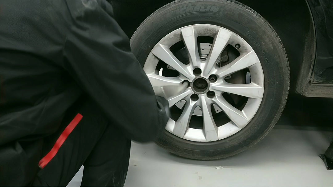 刹车片更换起来真的很难吗?教你如何自己去更换刹车片,建议收藏