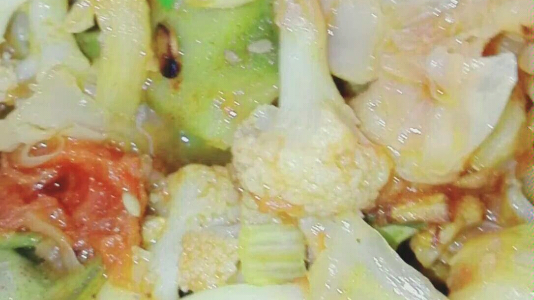 花菜丰收啦，美味饸饹面~上桌来。