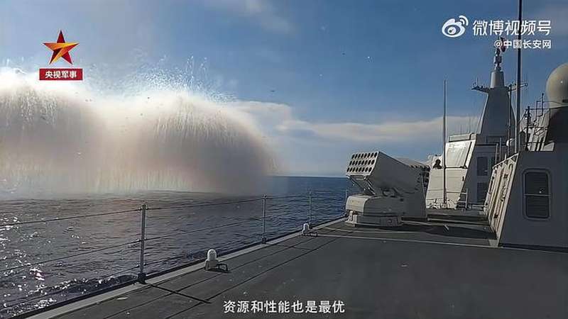 【第八艘! 咸阳舰入列 】近日,我国最新的一艘055型驱逐舰咸阳舰正式...