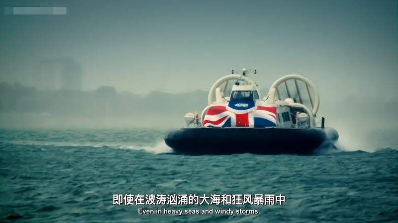 气垫船靠空气驱动,螺旋桨喷出空气超过飓风速度!