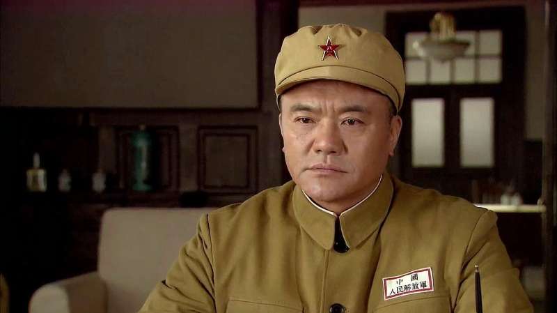 队长怀疑特务的身份,要求大叔接受政审,这也太严格了吧