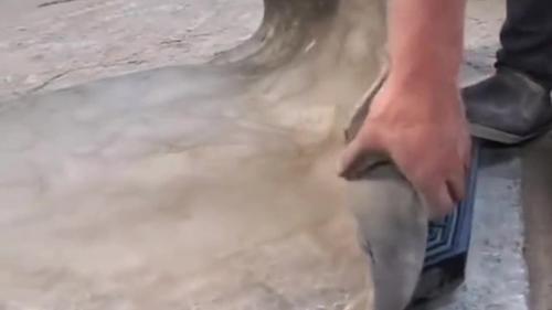 用这样模具制作的产品,模具不是橡胶做的,还真不容易脱不下来!