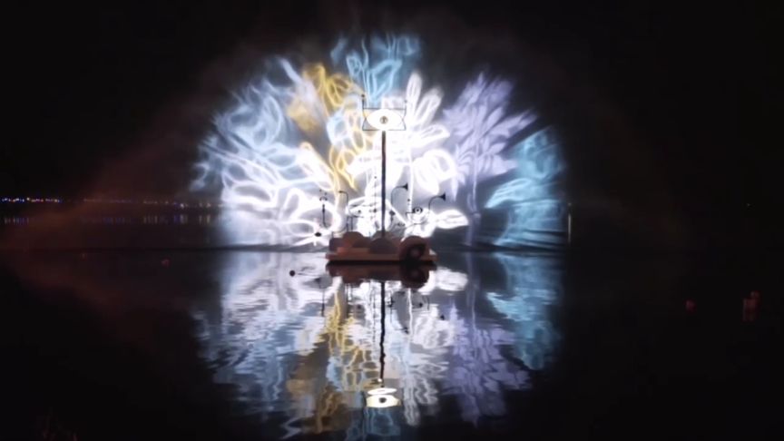 喷泉水幕投影就是这么玩 | 创意互动装置