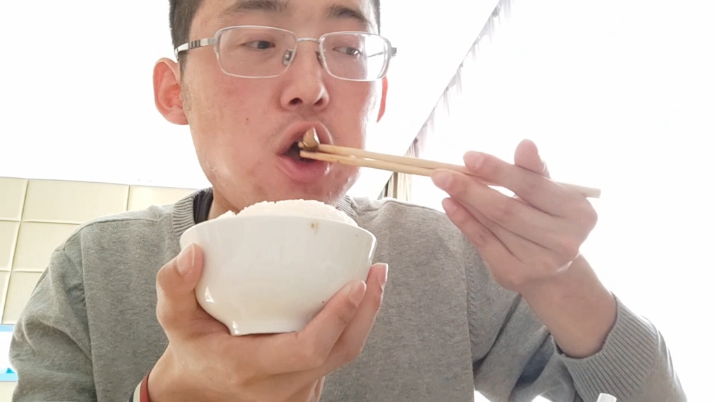 第一天去酒店准备,打好前站,临时充当两会联络员,前两个已经倒下,给后...