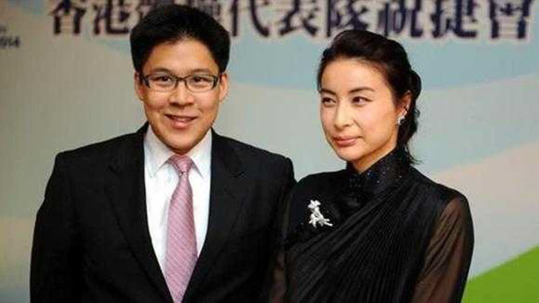 郭晶晶霸气场面,霍启刚丢失百万婚戒,郭晶晶一句话霸气侧漏