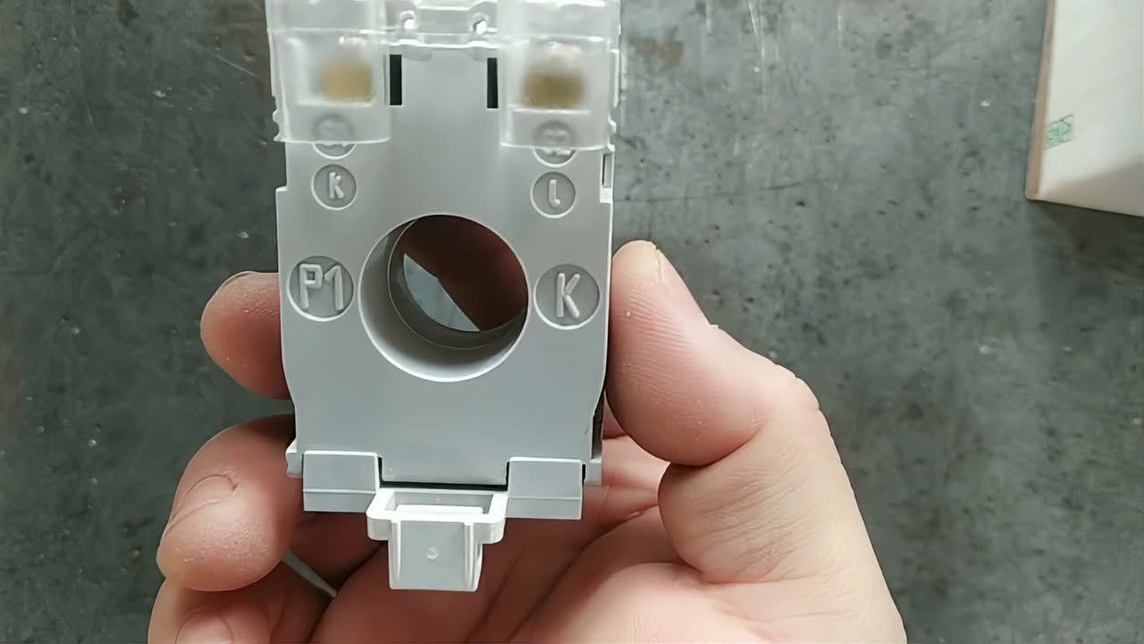 一个电流表有必要用这么精贵的互感器么?成本就是这样拉高的!