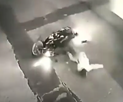 这是男子临死前最后的一刻,监控拍下离奇全过程