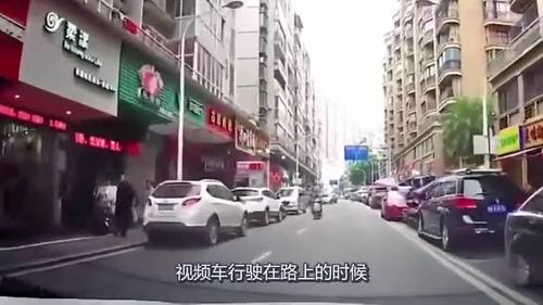 外卖小哥骑自行车死了看手机,女司机的一个操作,让他自作自受!