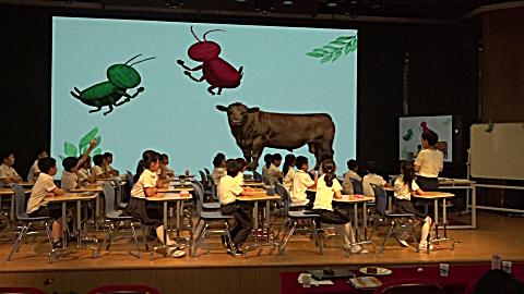 《10.在牛肚子里旅行》01-章桂芳