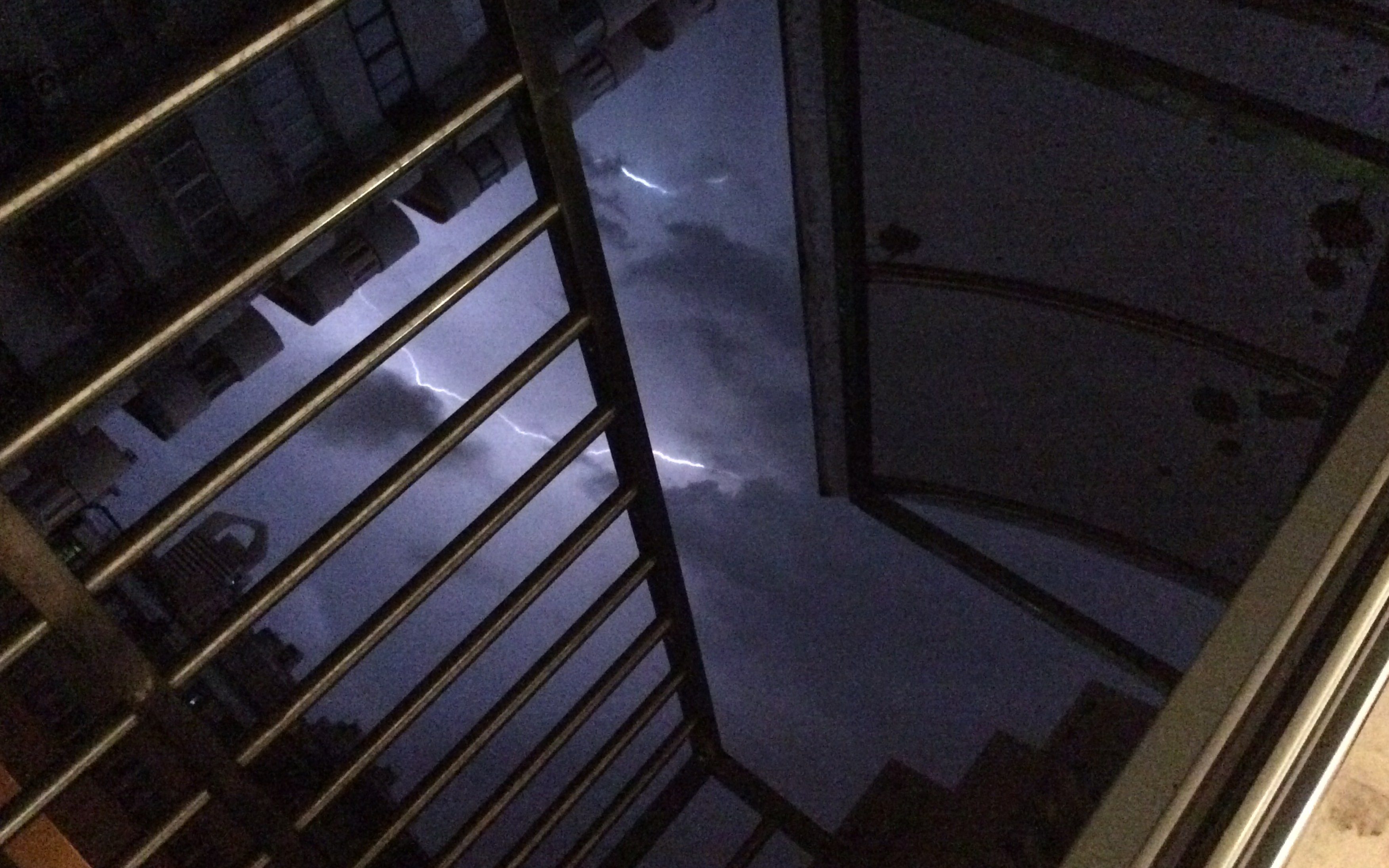 上海暴雨闪电实录