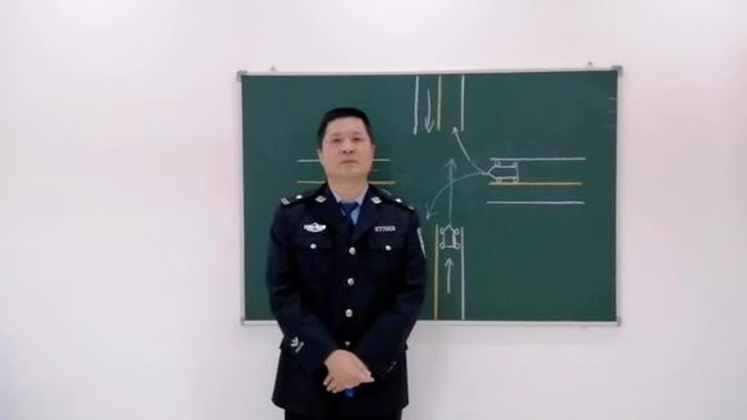 无交通信号灯路口谁先走,这三条原则请记住