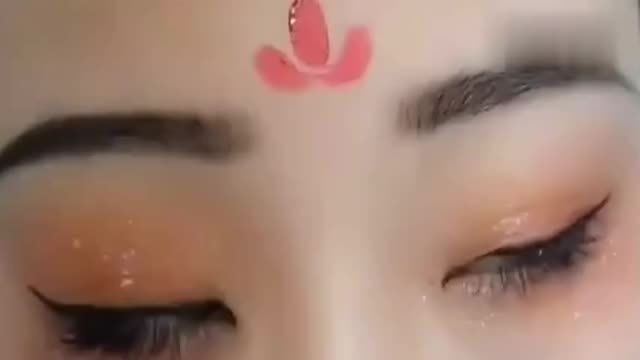 喜欢汉服的妹纸怎么能不会画花钿呢,教你一种最简单的画法