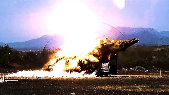 美军新款超级大炮用精确制导炮弹 65公里外精确点杀小汽车