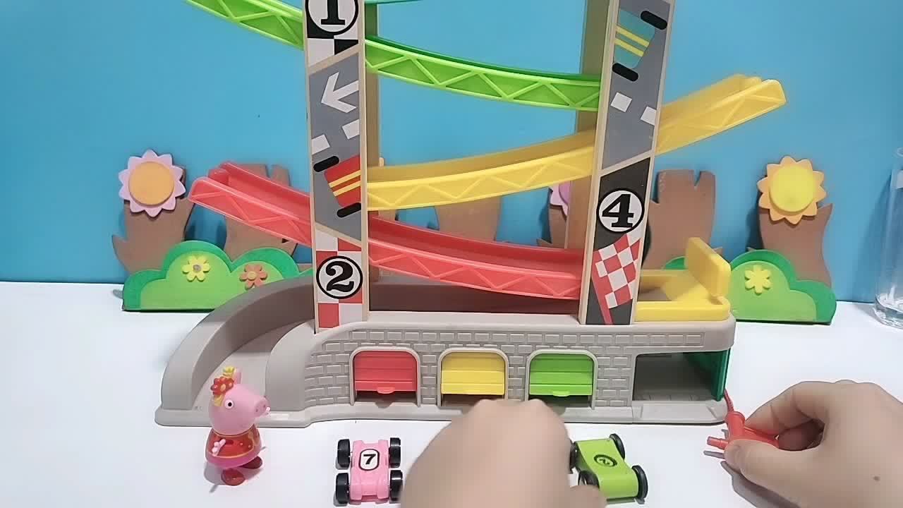 佩奇化身汽车管理员好管理车库!