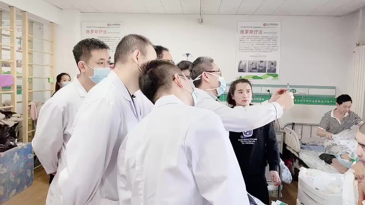 尺桡骨骨折的康复指导?黑龙江中德骨科医院创伤科崔喜山主任带领...