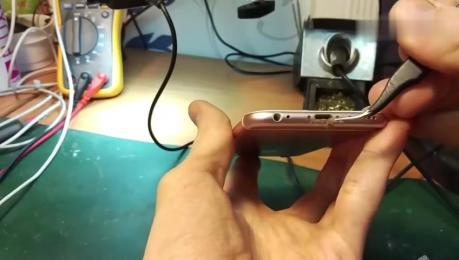 iphone充不进电?别急,教你用这个方法清理充电口!