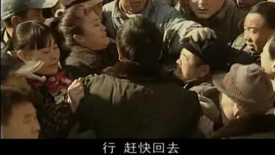 学校又被彪哥搅黄了 学生食物中毒家长闹到学校 每个学生赔八千!