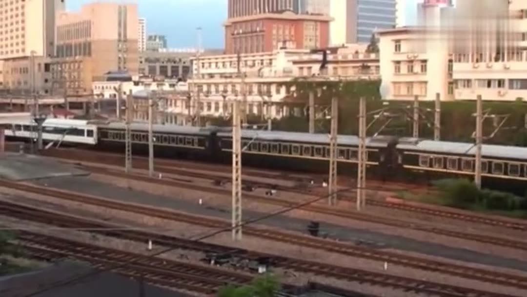 全程31小时哈尔滨开往杭州Z175次直特列车驶入终点杭州站