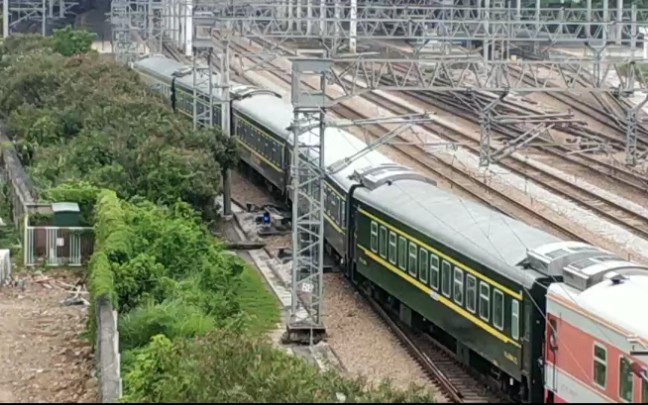 K1620 深圳东-天津 (红皮火车特写)